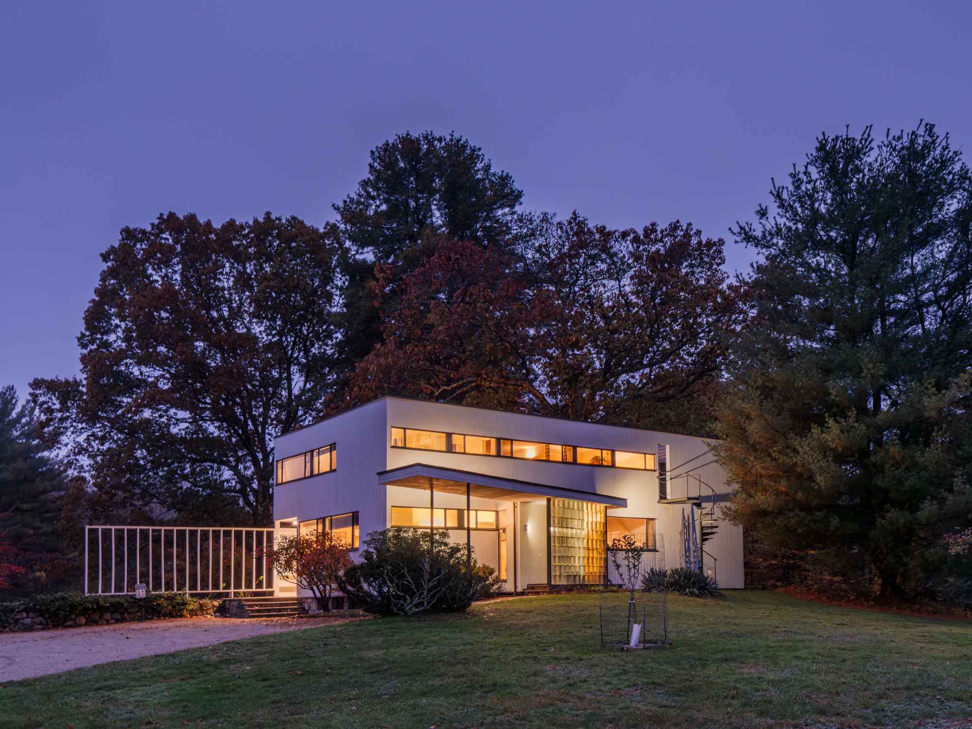 Photograph the Gropius House: Masterclass with Mark Roemisch